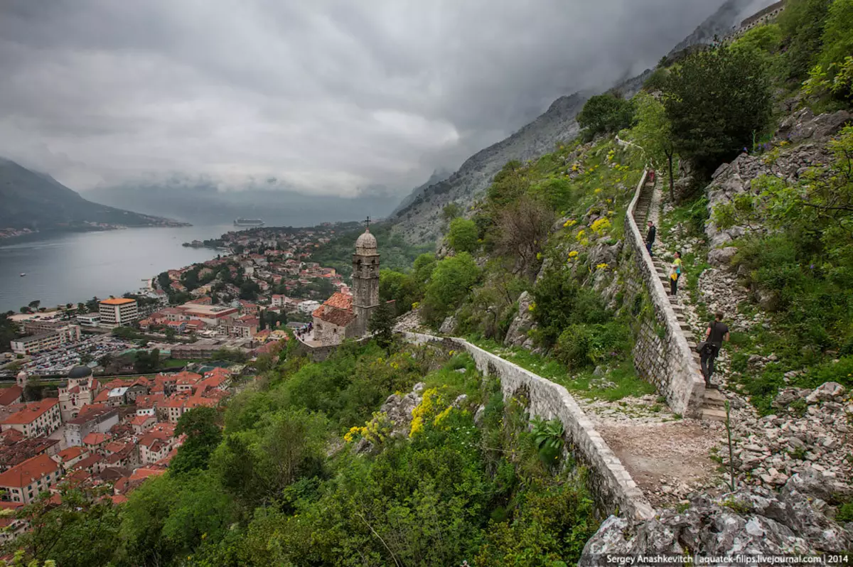 Camina por la ciudad más hermosa de Montenegro. 9933_19