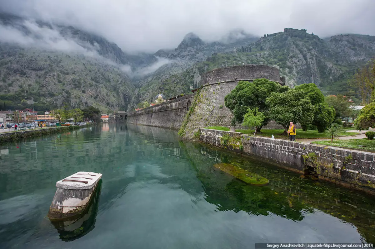 Tembea kupitia jiji nzuri zaidi huko Montenegro. 9933_5