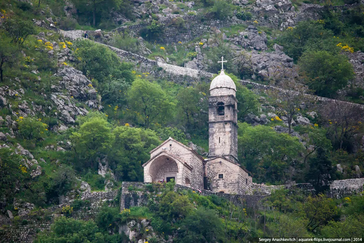 Tembea kupitia jiji nzuri zaidi huko Montenegro. 9933_6