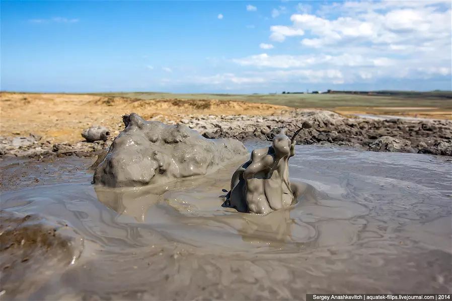 Mmiri na-egwu mmiri ma ọ bụ Mid Volcanoes na Crimea 9934_16