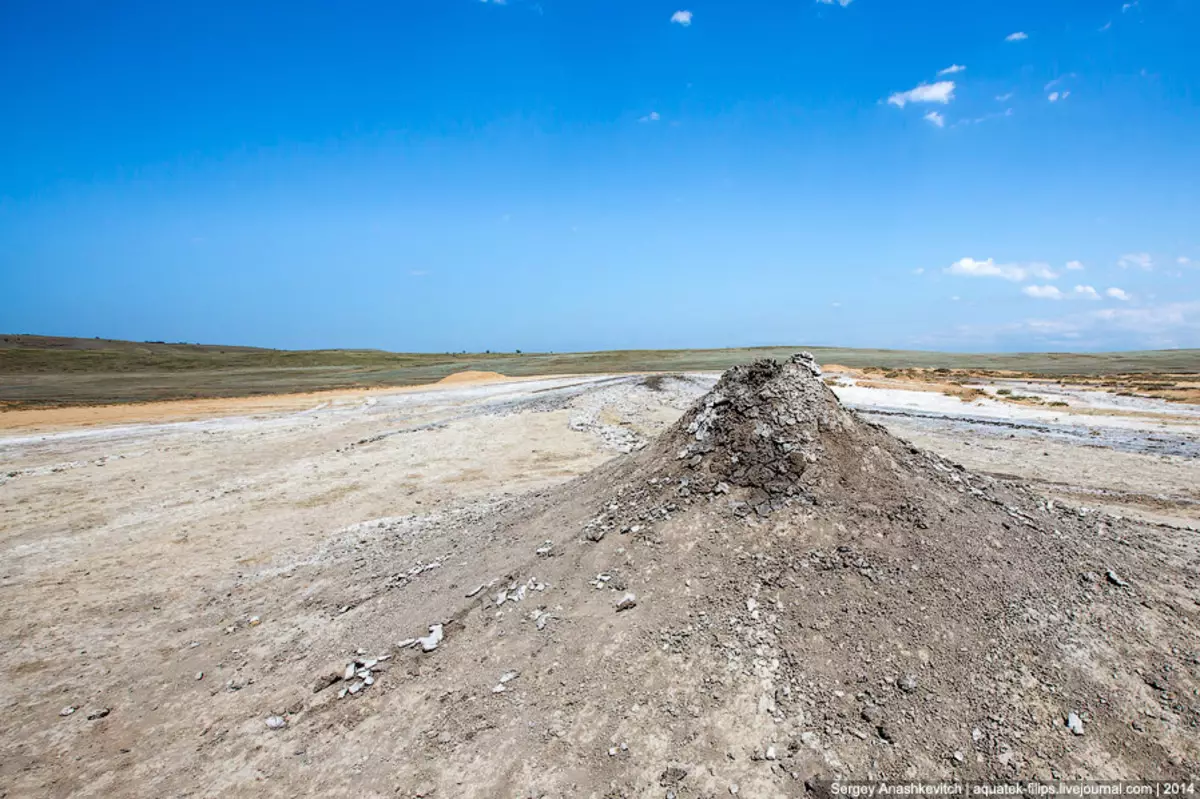 Lelaki menari cecair atau gunung berapi lumpur di Crimea 9934_8