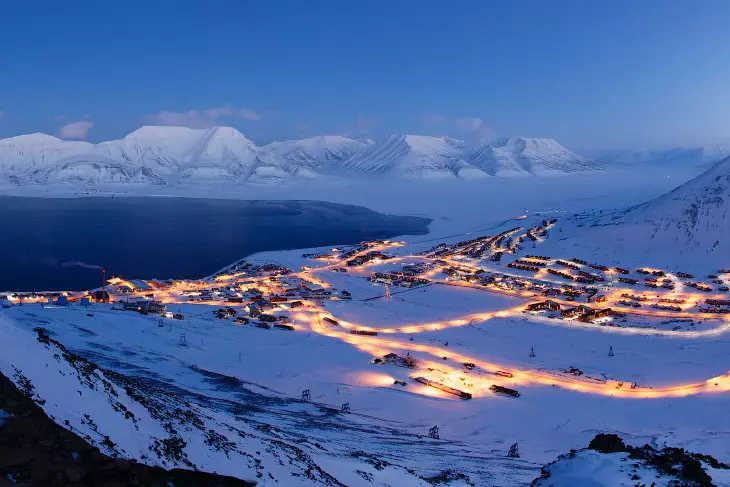 Longyir - the most northern city in the world 9937_1