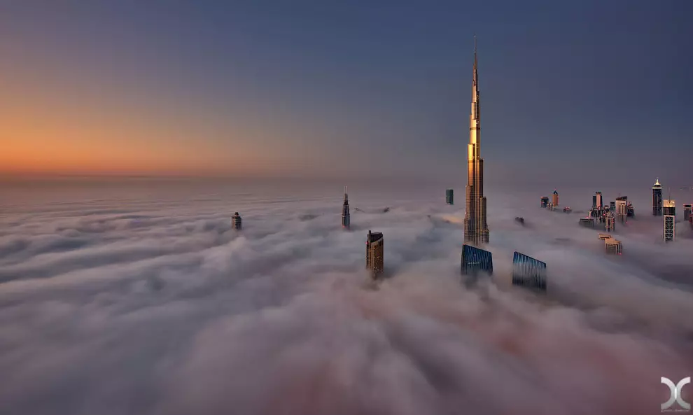 Gedung pencakar langit tertinggi di dunia berenang di awan 9954_14