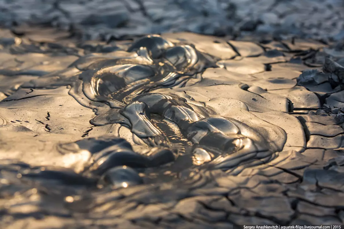 Gobustan mud volcanoes. 9984_12