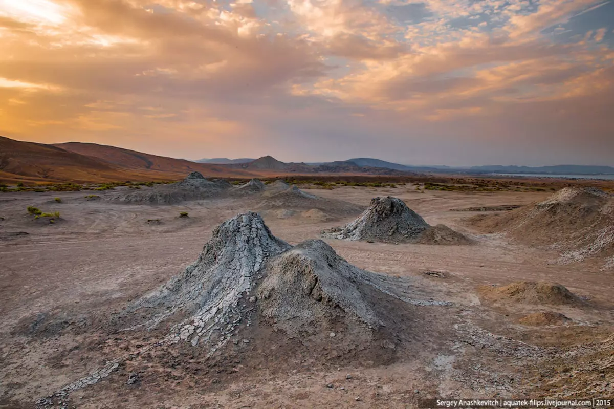 Gobustan mud volcanoes. 9984_4