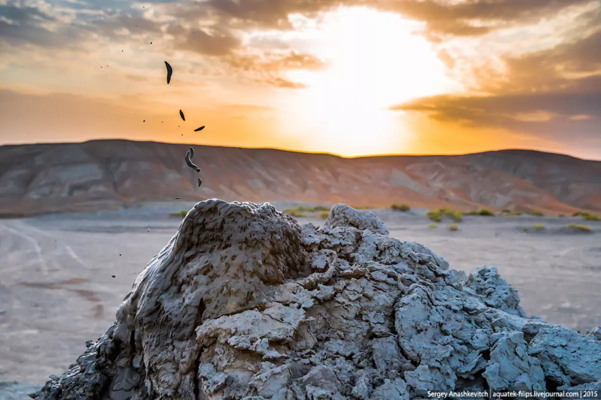 Gobustan mud volcanoes. 9984_5