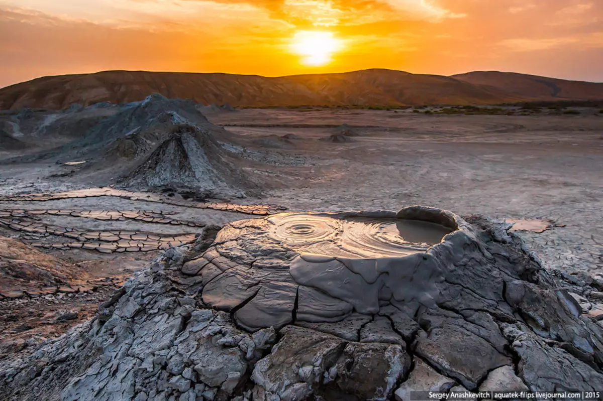 Gobustan mud volcanoes. 9984_7