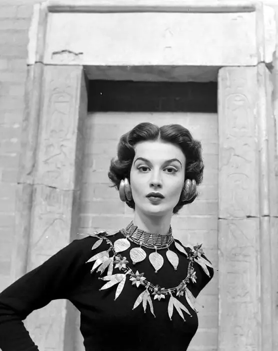 Retro Charm: Mná galánta in oibreacha dubha agus bán Nina Lín (Nina Leen) 10212_14