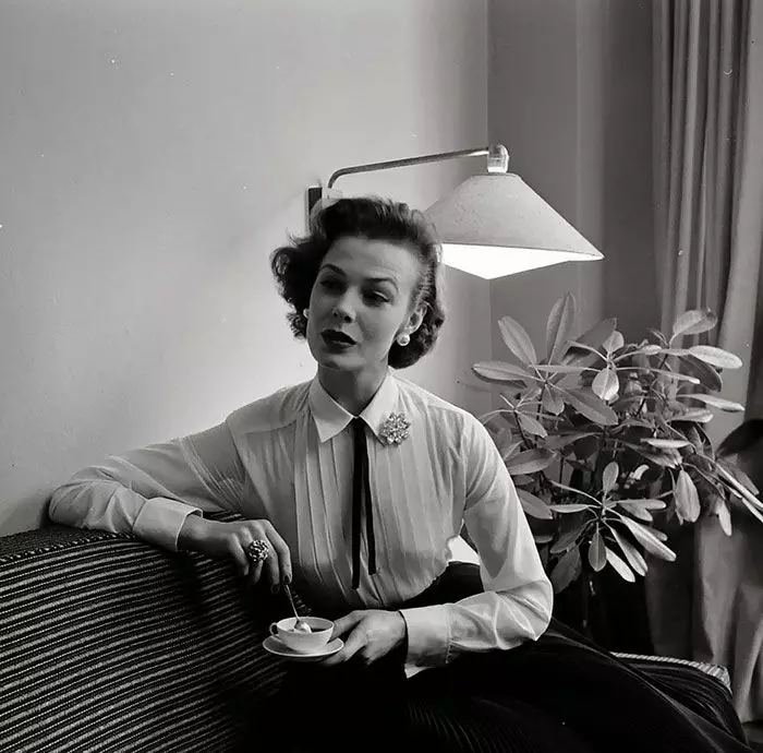 Retro charm: eleganta kvinnor i svart och vitt verk Nina Lin (Nina Leen) 10212_32