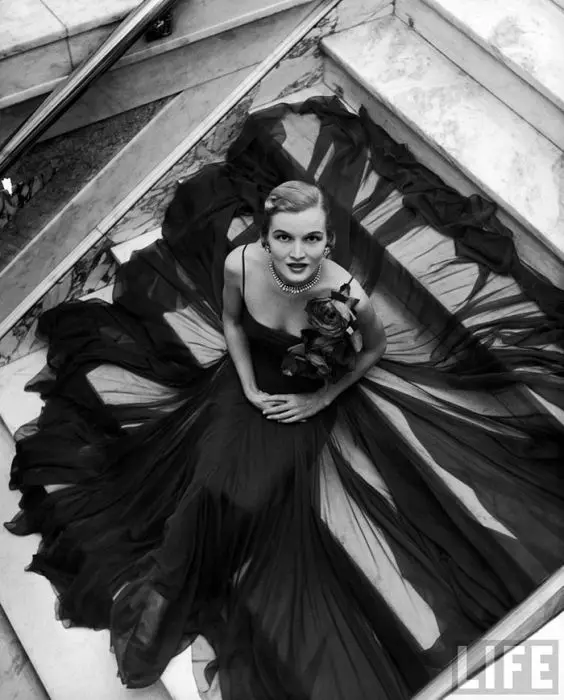 Retro-Charme: Elegante Frauen in Schwarz-Weiß-Werken Nina Lin (Nina Leen) 10212_5