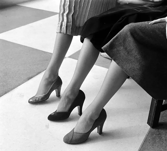 Retro-Charme: Elegante Frauen in Schwarz-Weiß-Werken Nina Lin (Nina Leen) 10212_6