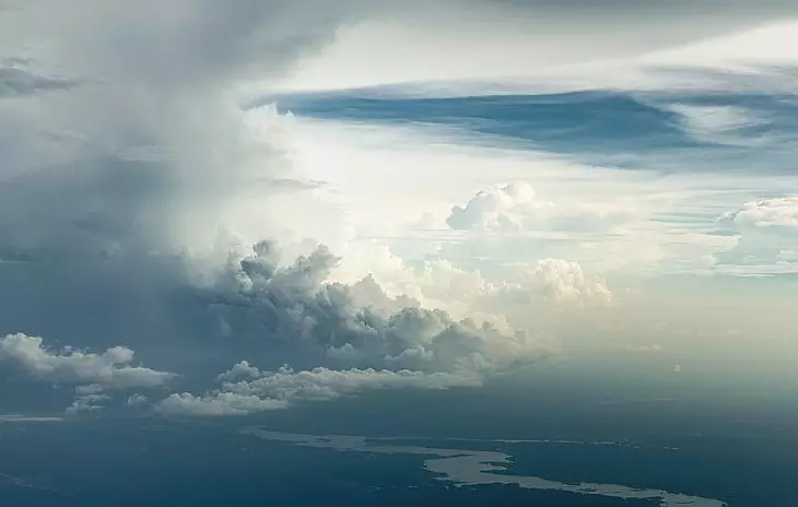 Cloud Photo Photographer Metro taas na may taas na taas