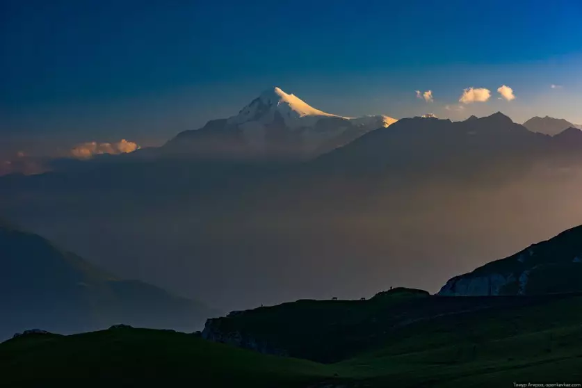 ພູມສັນຖານຂອງ Ingushetia, ຫ້ອງຮັບປະທານອາຫານພູດອຍ. ຮູບພາບຂອງ Timur Agirova 10305_10