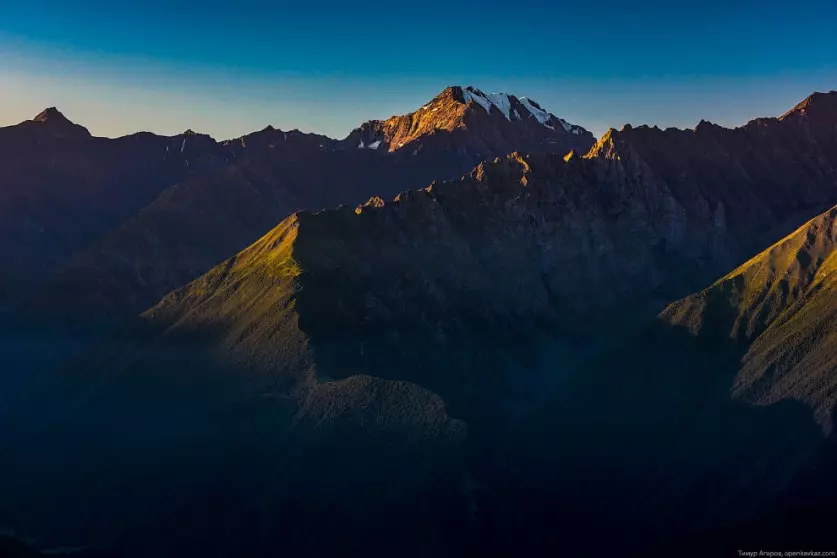 ພູມສັນຖານຂອງ Ingushetia, ຫ້ອງຮັບປະທານອາຫານພູດອຍ. ຮູບພາບຂອງ Timur Agirova 10305_16