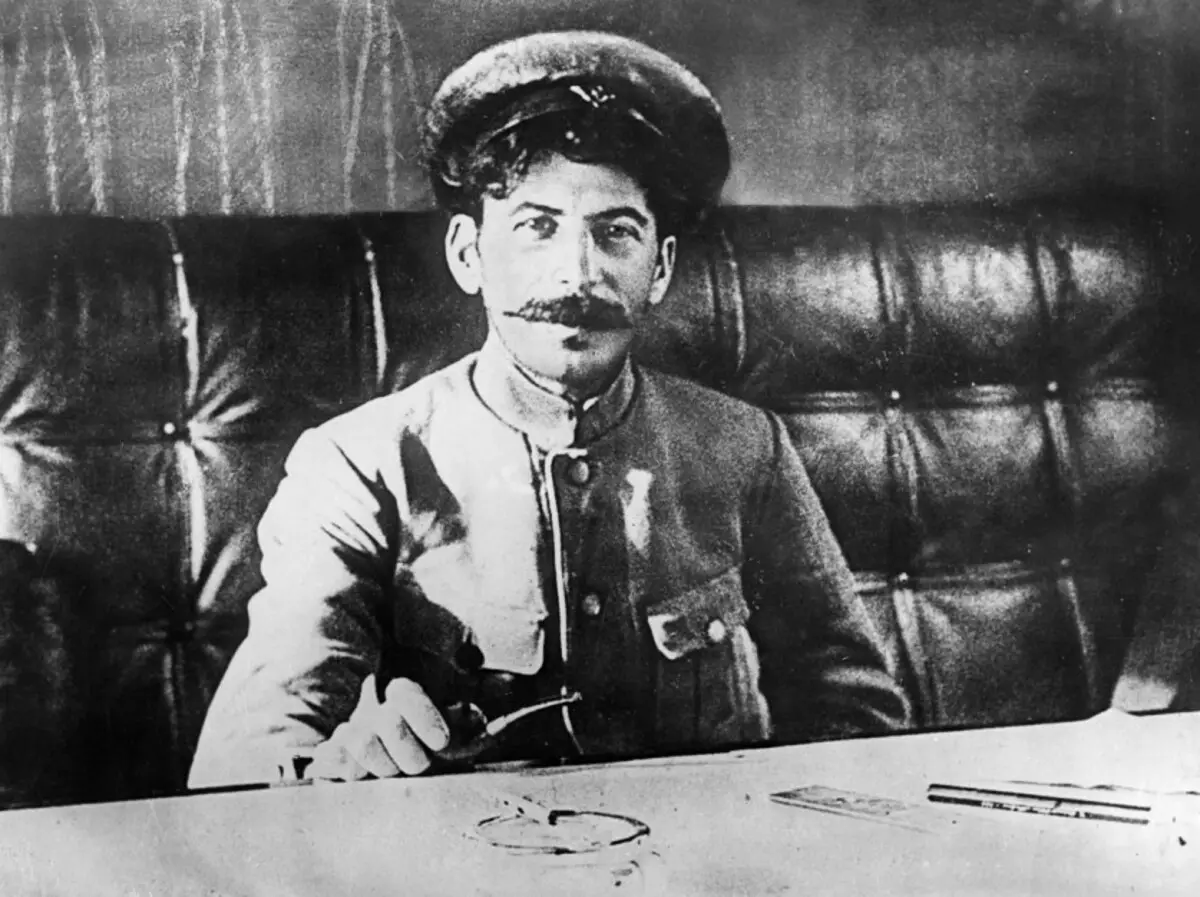 Curious youth of the Gardener of Human Happiness. Stalin in 1894-1919 10519_12
