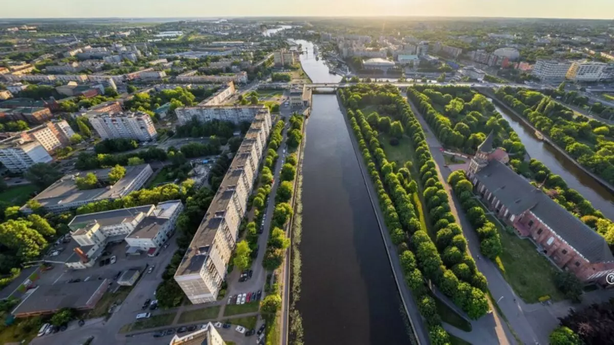 Foto panoramic nan Kaliningrad soti nan je yon zwazo a wè 10553_9