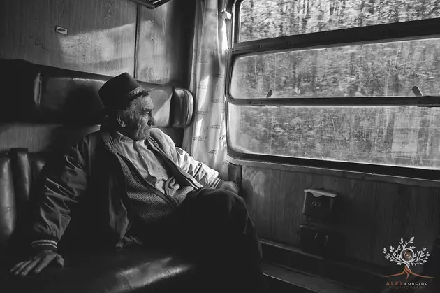 Kaayo kolor nga mga litrato sa mga residente sa Village sa Romania. Photographer Alex Robciuc (Alex Robciuc) 10602_3