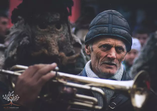 Kaayo kolor nga mga litrato sa mga residente sa Village sa Romania. Photographer Alex Robciuc (Alex Robciuc) 10602_7