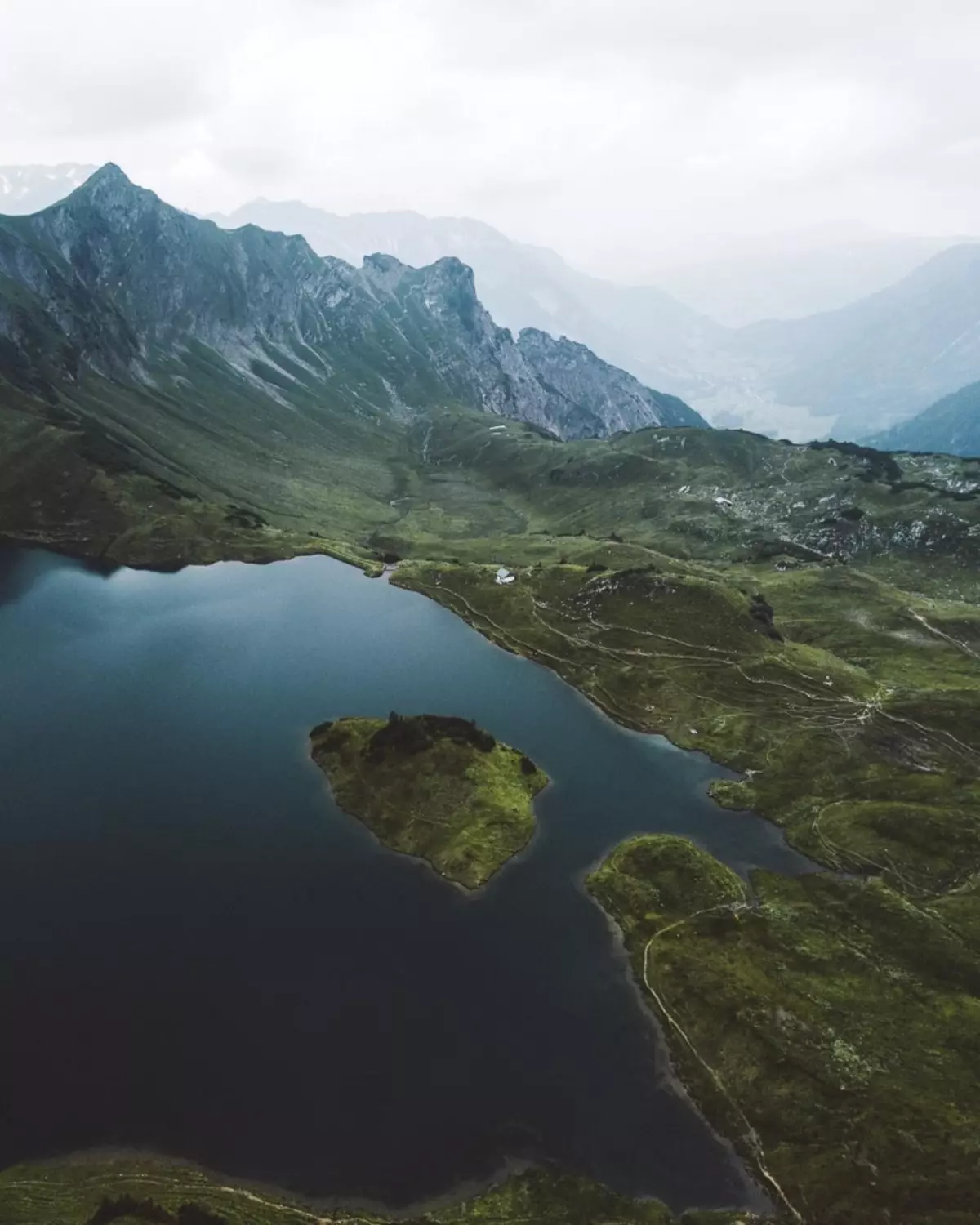 Cinematic Aerial فوتوگرافىك سام ئوسكېر