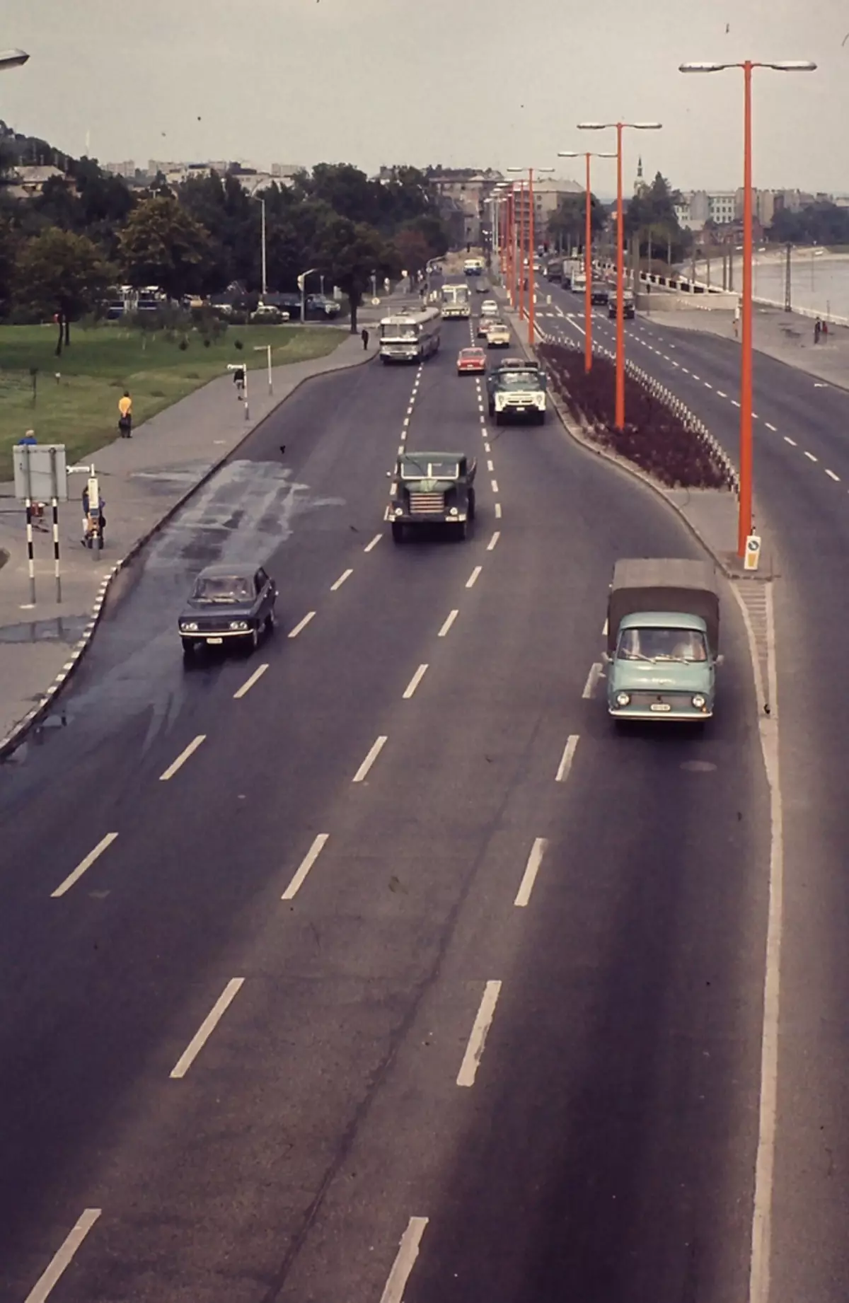 Scracciamento della foto reale nel vecchio Budapest 1975 10691_2