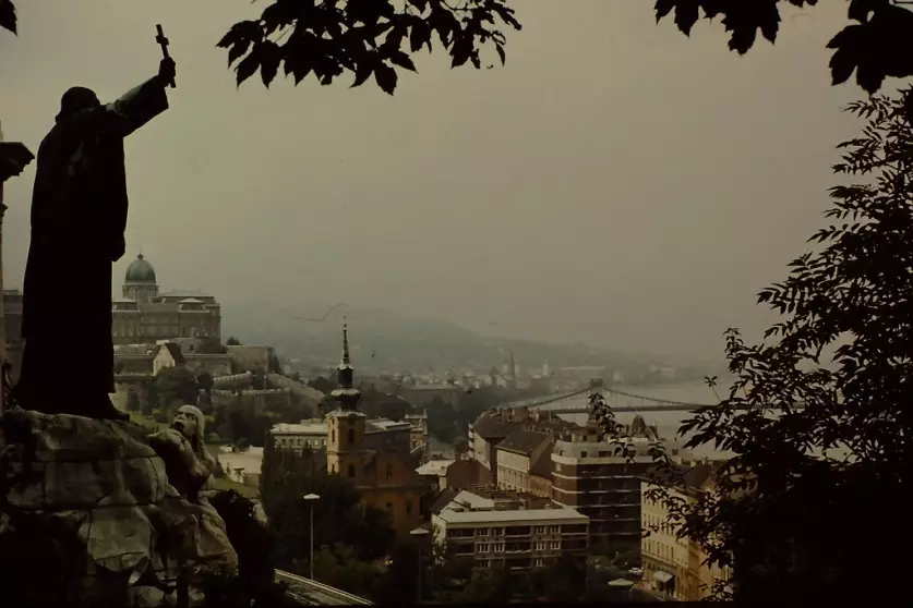 Scracciamento della foto reale nel vecchio Budapest 1975 10691_9