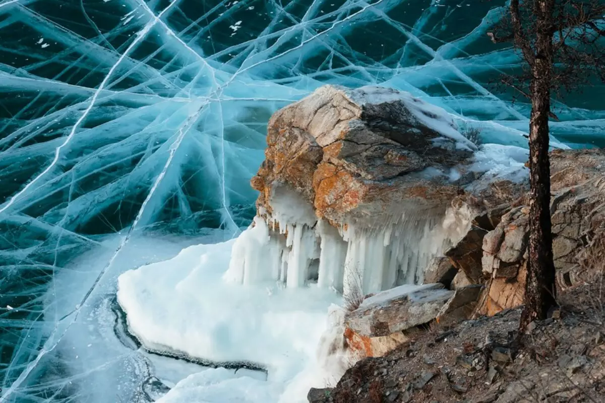 Nel regno del ghiaccio del Baikal ... Fotografo Dmitry Pitenin 10743_15