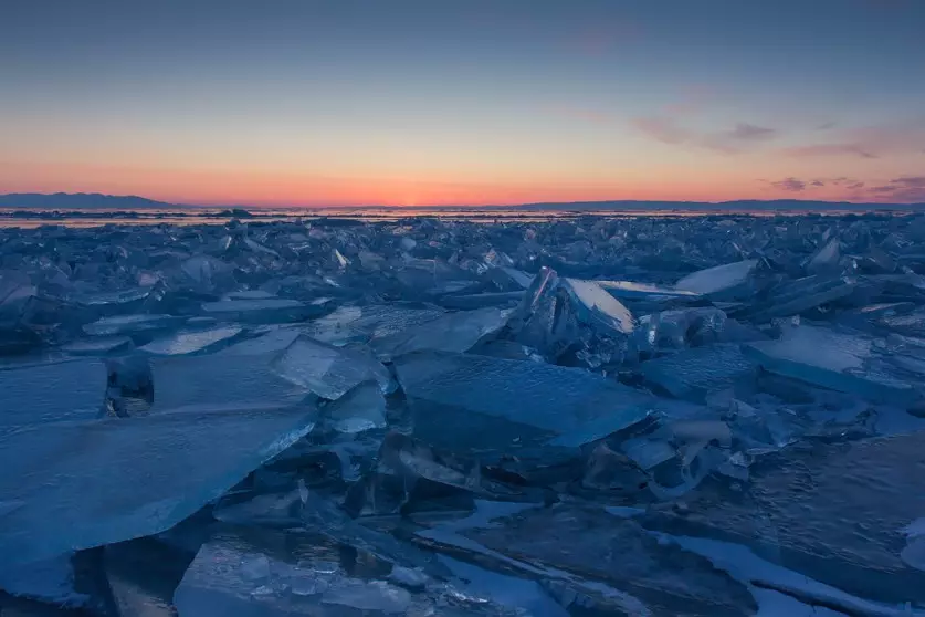 Nel regno del ghiaccio del Baikal ... Fotografo Dmitry Pitenin 10743_16