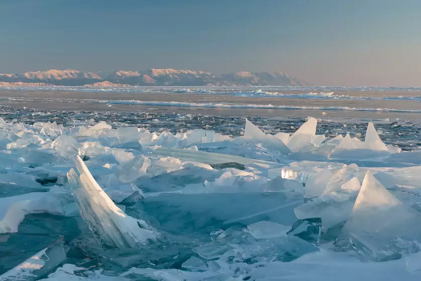 Nel regno del ghiaccio del Baikal ... Fotografo Dmitry Pitenin 10743_18