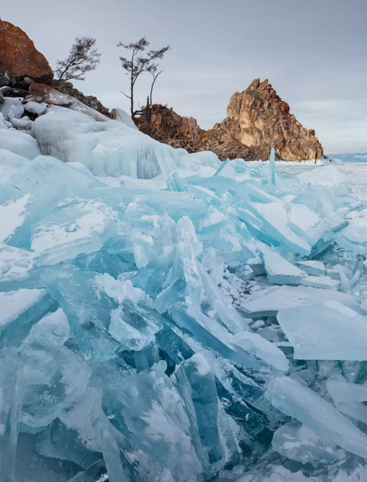 Nel regno del ghiaccio del Baikal ... Fotografo Dmitry Pitenin 10743_23