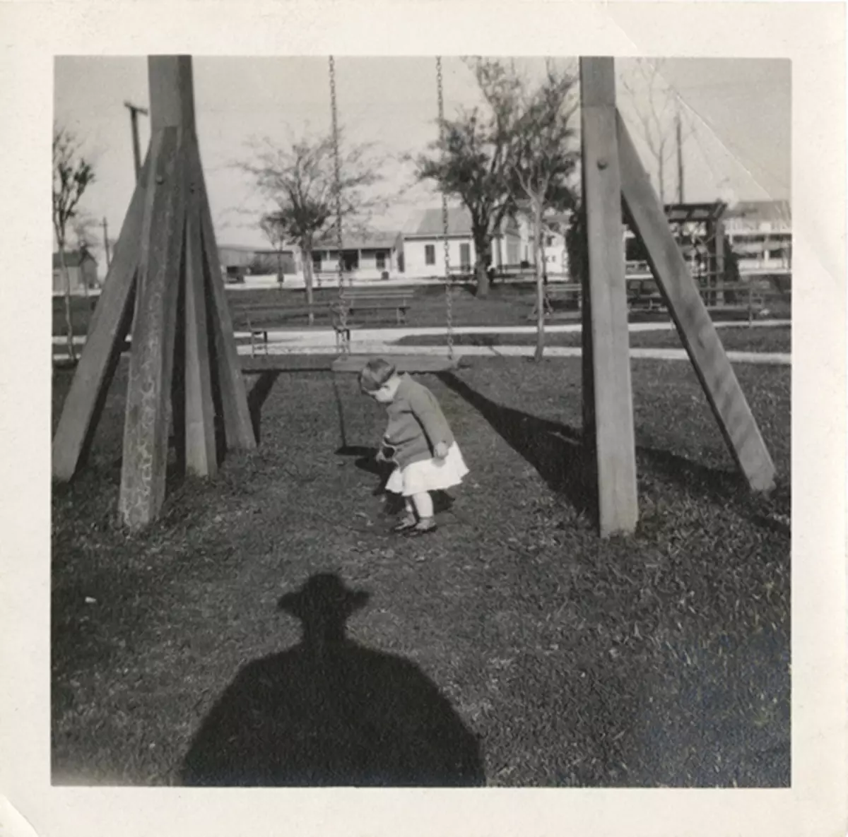 Vintage foto's met 'n verskriklike skaduwee van 'n man in 'n hoed 10768_10