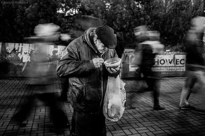 Мен шексіз деп санайтын кадрлар ... 30 эмоционалды көшедегі фотосуреттер 10977_24