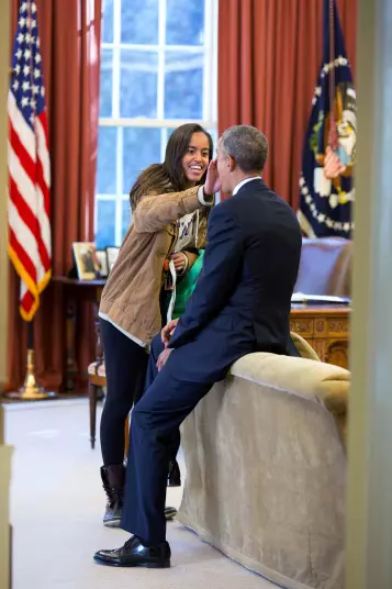 Awọn fọto ti o dara julọ ti Alakoso AMẸRIKA ati idile rẹ fun ọdun 2015. Fotogirafapher Peteza (Pete Souza) 11120_9