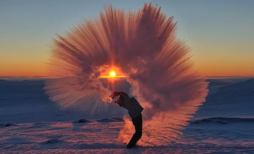 Vrući čaj u mrazu u blizini polarnog kruga ... Fotograf Michael Davis (Michael Davies) 11187_1