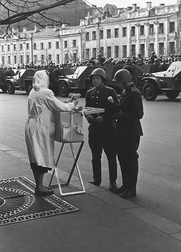 Plug in the past! 20 ingenious photos through the eyes of Soviet photographers 11248_14