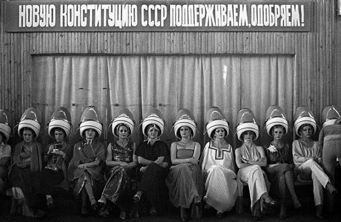 Plug in the past! 20 ingenious photos through the eyes of Soviet photographers 11248_2