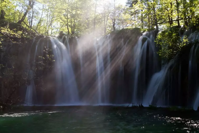 Mga matahum nga lanaw ug mga waterfalls, lasang ug mga bato gikan sa kasingkasing sa Croatia 11503_18