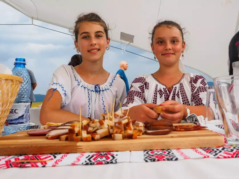 8. Traduzzjoni vera hija muntanji u foresti. Barra minn hekk, assolutament mhux għargħar li jidher strambi