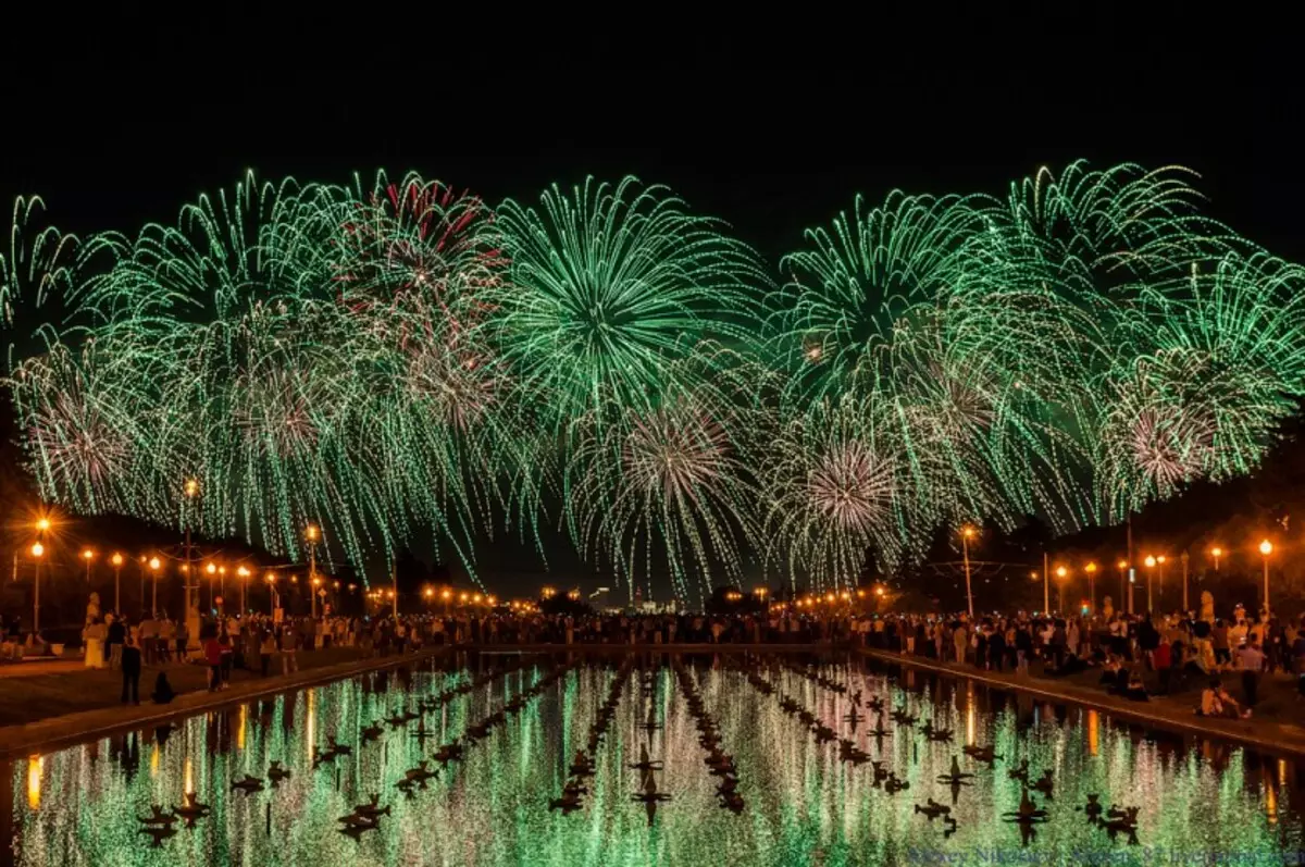 Festival tal-logħob tan-nar 2015 mill-fotografu Alexei Nikolaev 11965_10