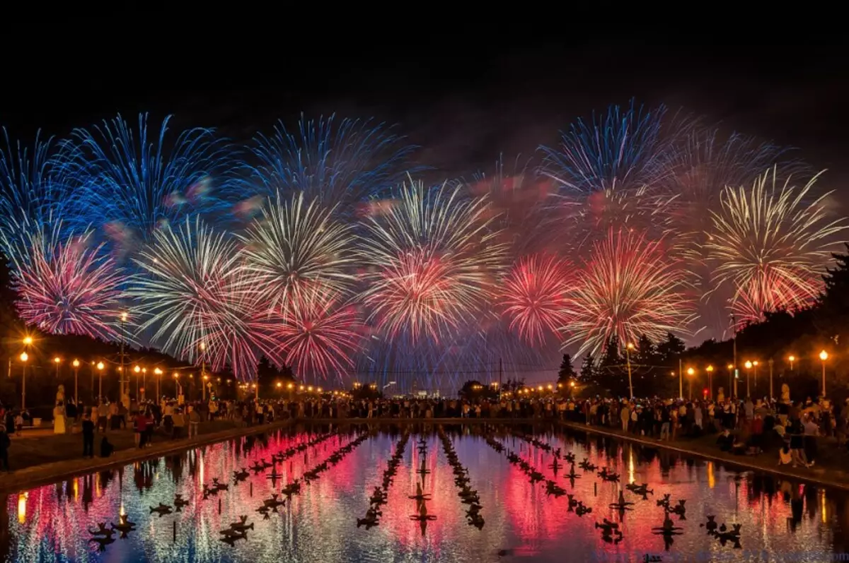 Festival tal-logħob tan-nar 2015 mill-fotografu Alexei Nikolaev 11965_12