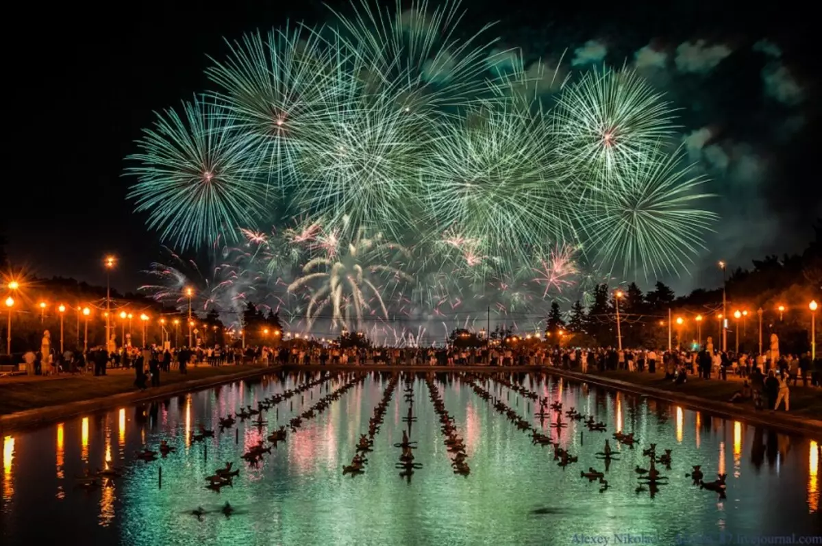 Festival tal-logħob tan-nar 2015 mill-fotografu Alexei Nikolaev 11965_2