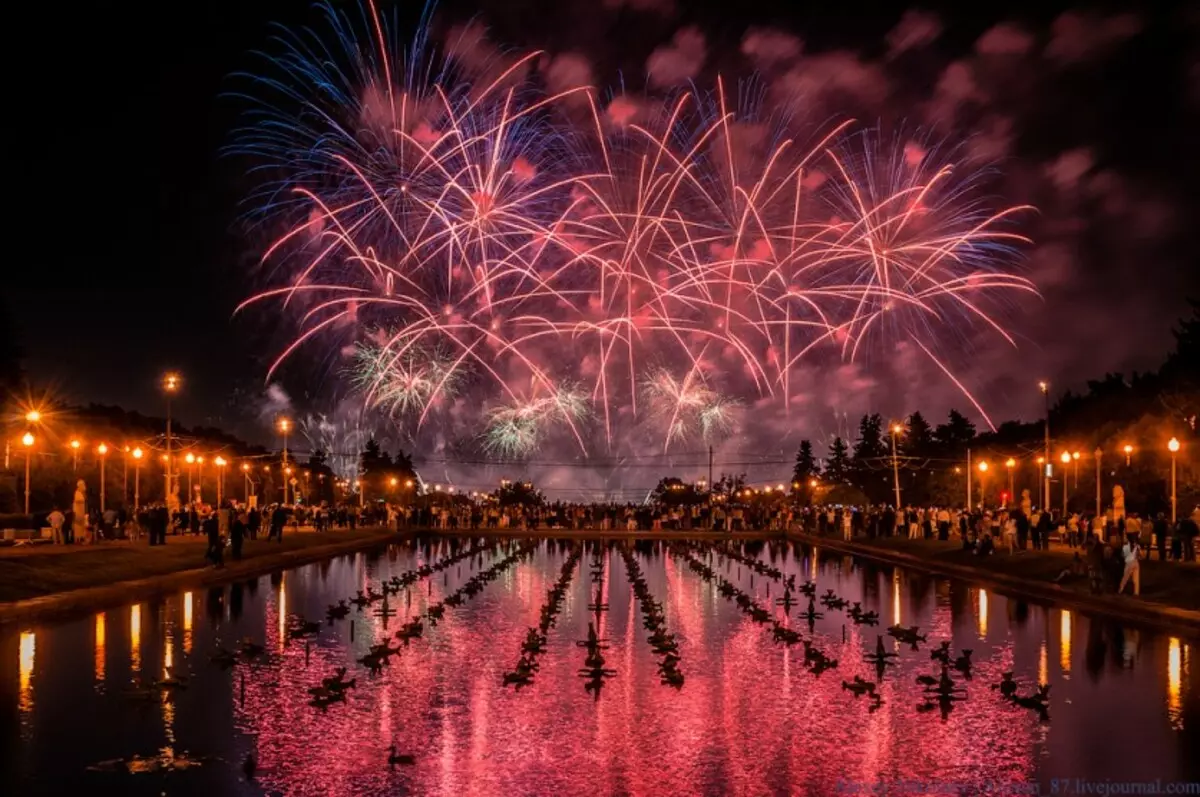 Festival tal-logħob tan-nar 2015 mill-fotografu Alexei Nikolaev 11965_3