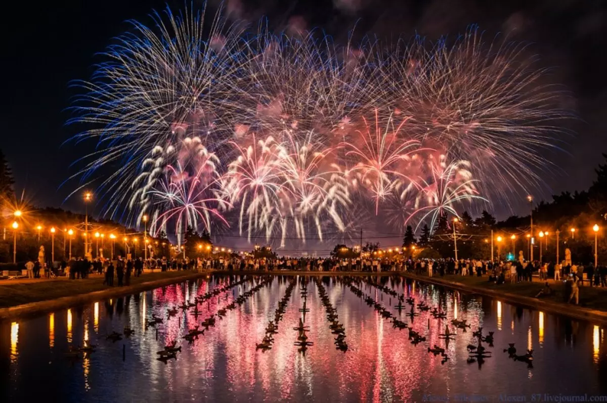 Festival Fireworks 2015 dari jurugambar Alexei Nikolaev 11965_4