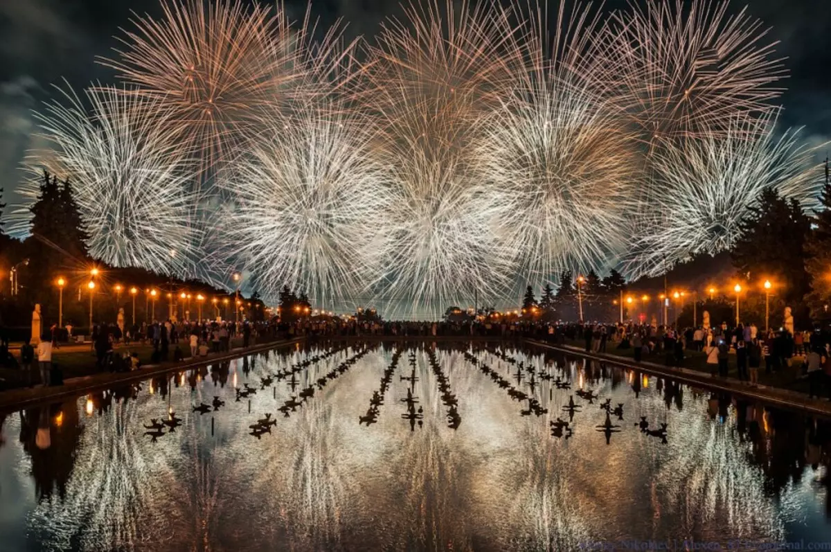 Festival tal-logħob tan-nar 2015 mill-fotografu Alexei Nikolaev 11965_6