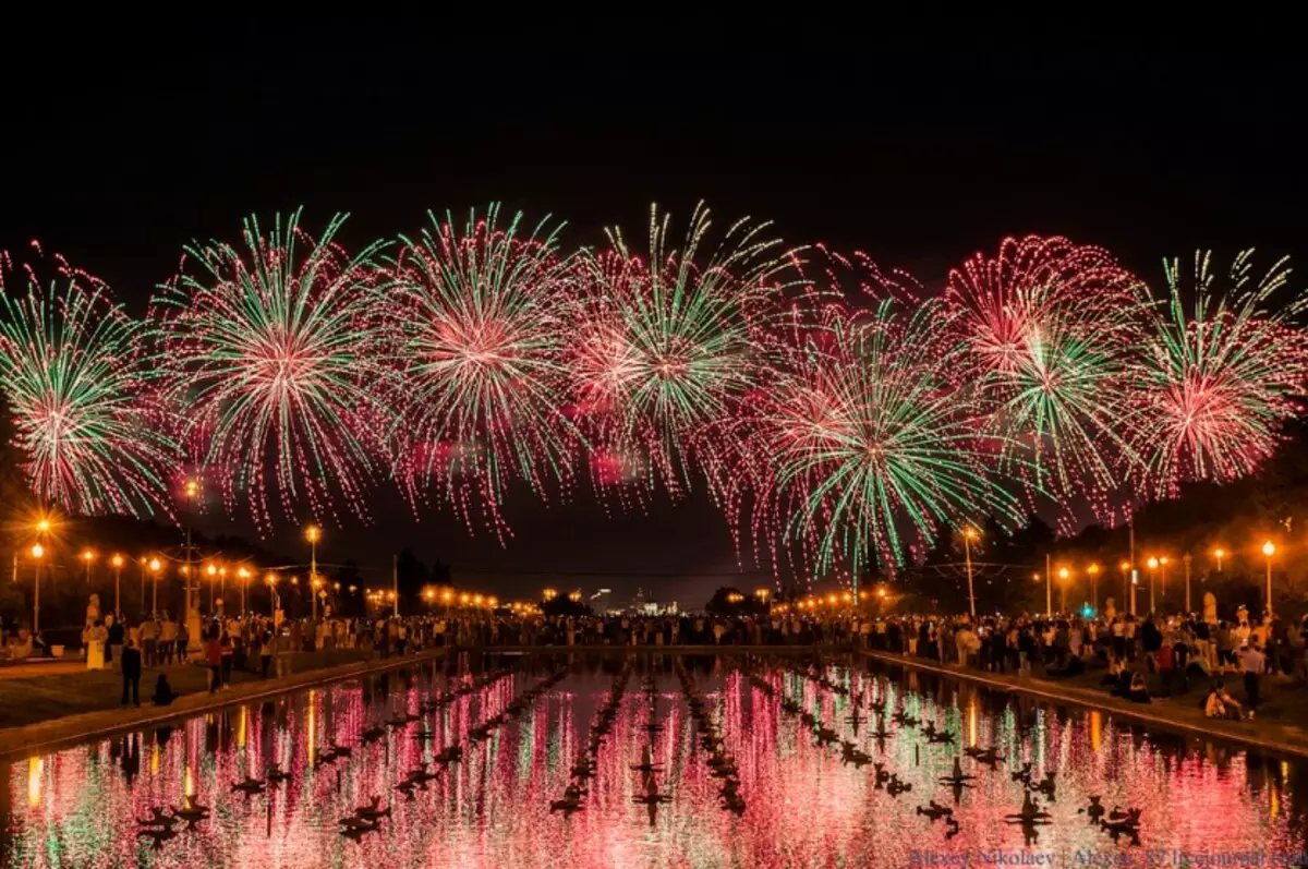 Festival tal-logħob tan-nar 2015 mill-fotografu Alexei Nikolaev 11965_9