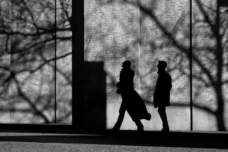 Straatfoto's over menselijke eenzaamheid van Stefano Corso