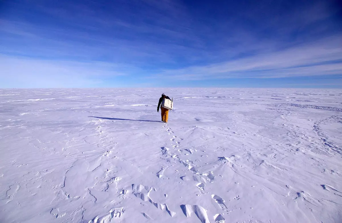 28. Antarctic Ice Shield ndi yayikulu kwambiri padziko lapansi ndipo ikunjenjemera