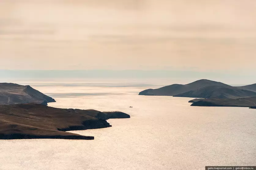 Baikal ຈາກຄວາມສູງ ... ທຸກຊະນິດຂອງພູມສັນຖານໃນເລນຂອງສະຫງ່າລາສີ Stepanov 12368_5