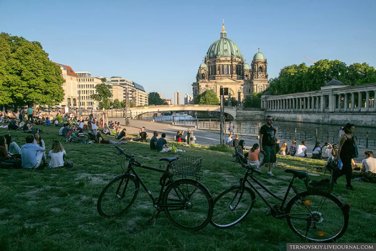 Maglakad sa Berlin ... Sa Dmitry Ternovsky. 12459_1