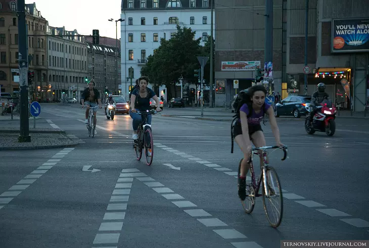 Maglakad sa Berlin ... Sa Dmitry Ternovsky. 12459_2