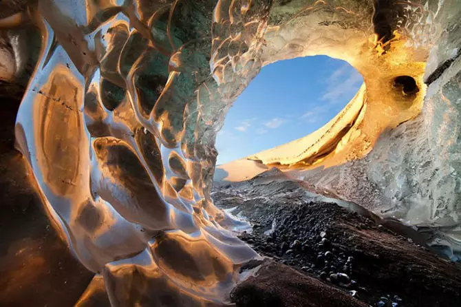 Na nyocha nke akụkọ ifo ... Iceland site na Merma Mary (Erez Marom)